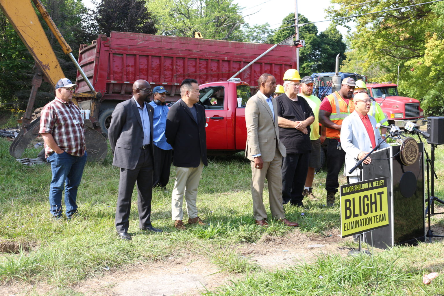 City of Flint demos blighted structure targeted for illegal dumping ...