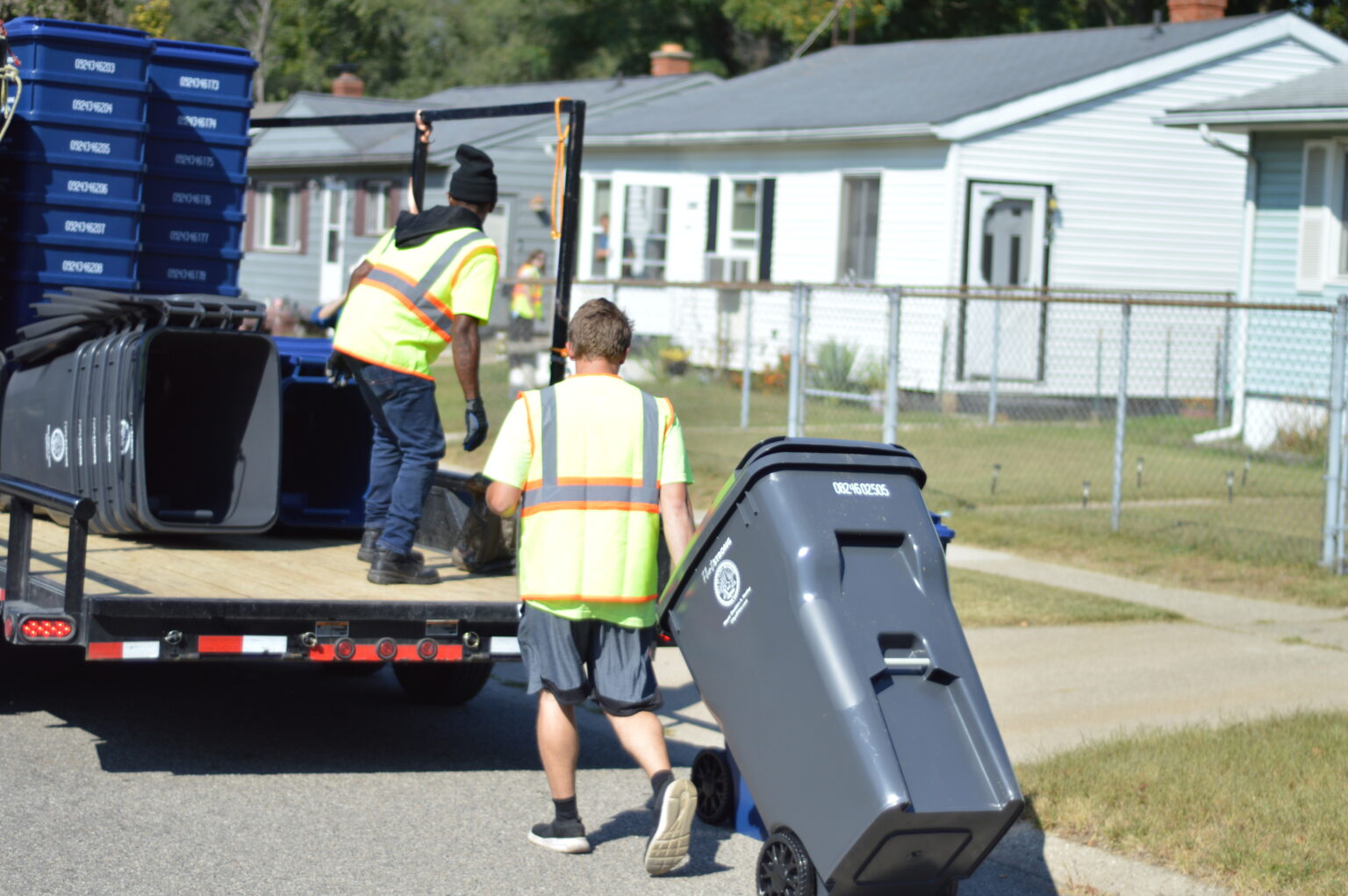 Free recycling and trash carts are rolling into Flint neighborhoods ...
